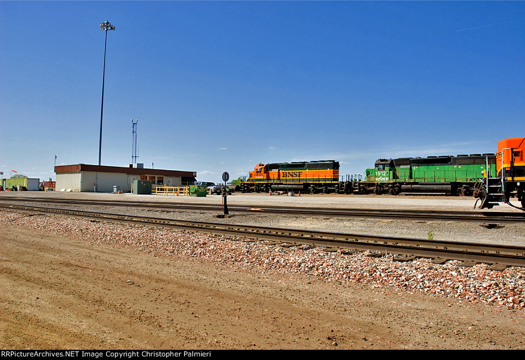 BNSF 1695 and BNSF 1912